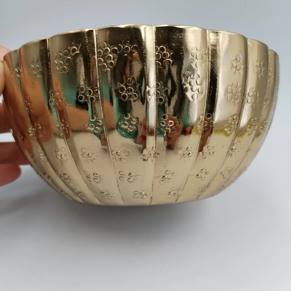 The Unbranded Brand | Cat | Vintage Gold Tone Scalloped Bowl Fluted ...